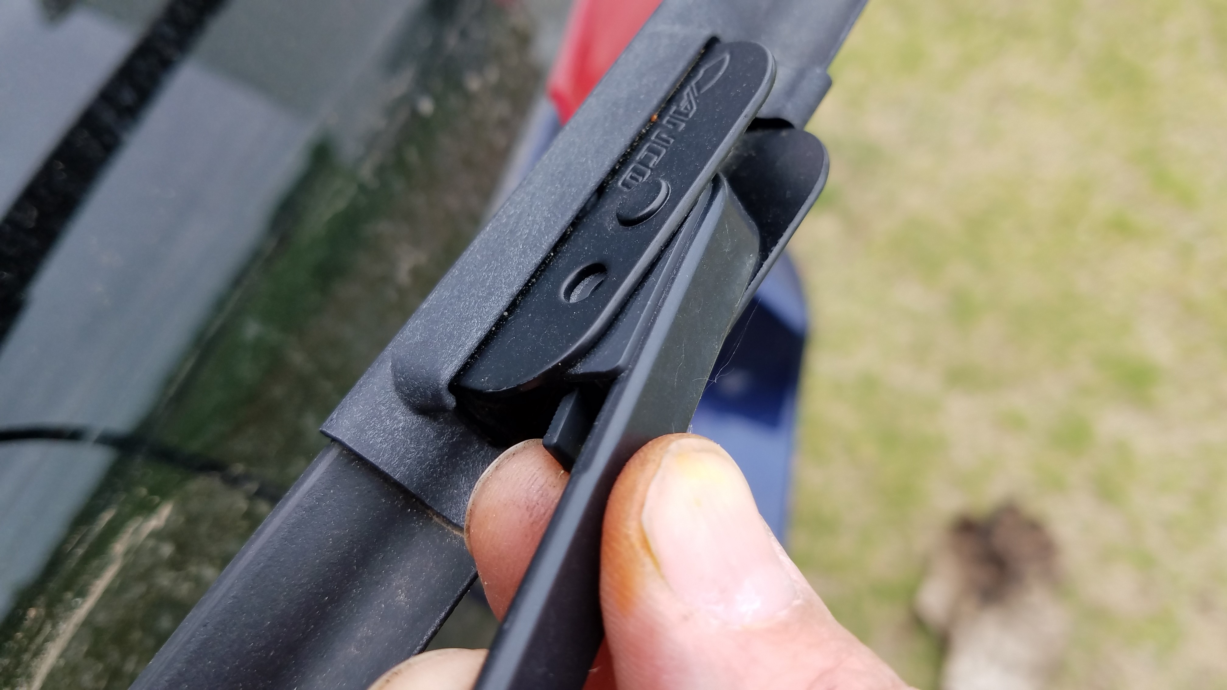 How to Change the Rear Wiper Blade-Toyota Sienna – Practical Mechanic