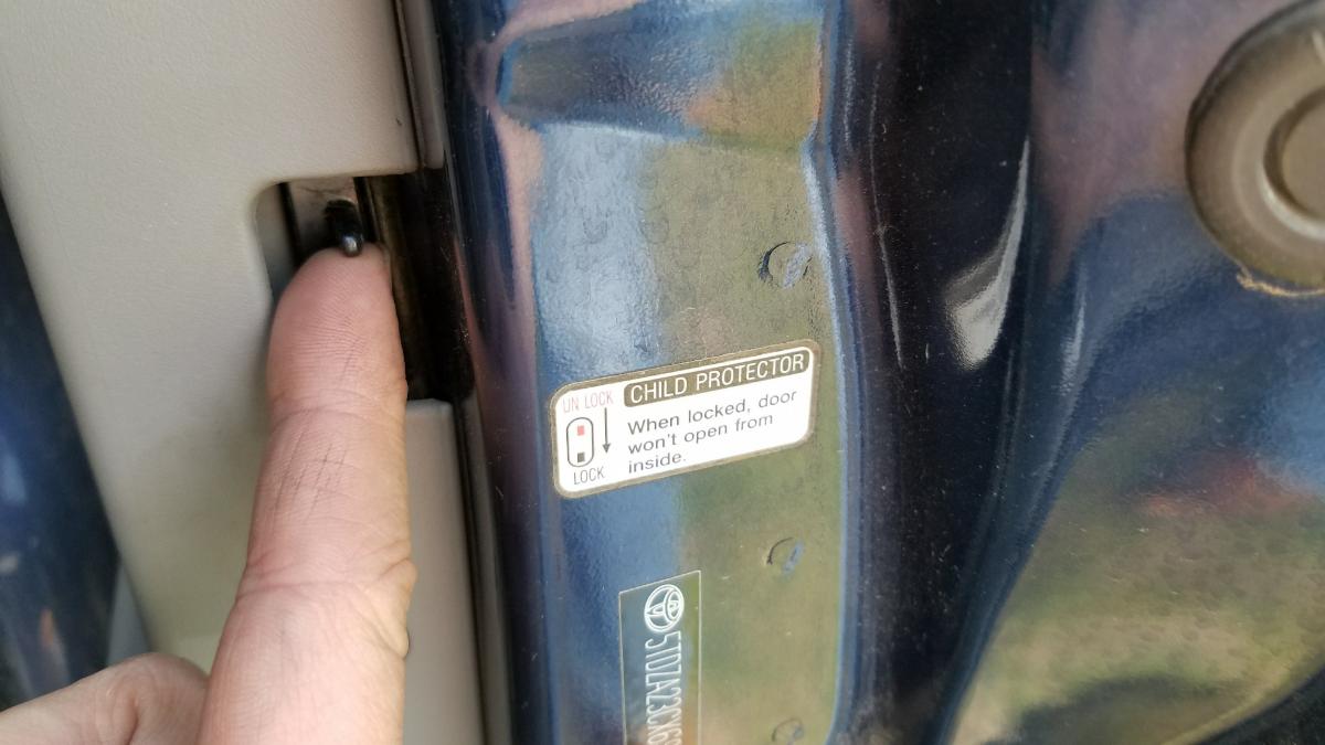 How to Set the Child Safety Lock on a Toyota Sienna – Practical Mechanic
