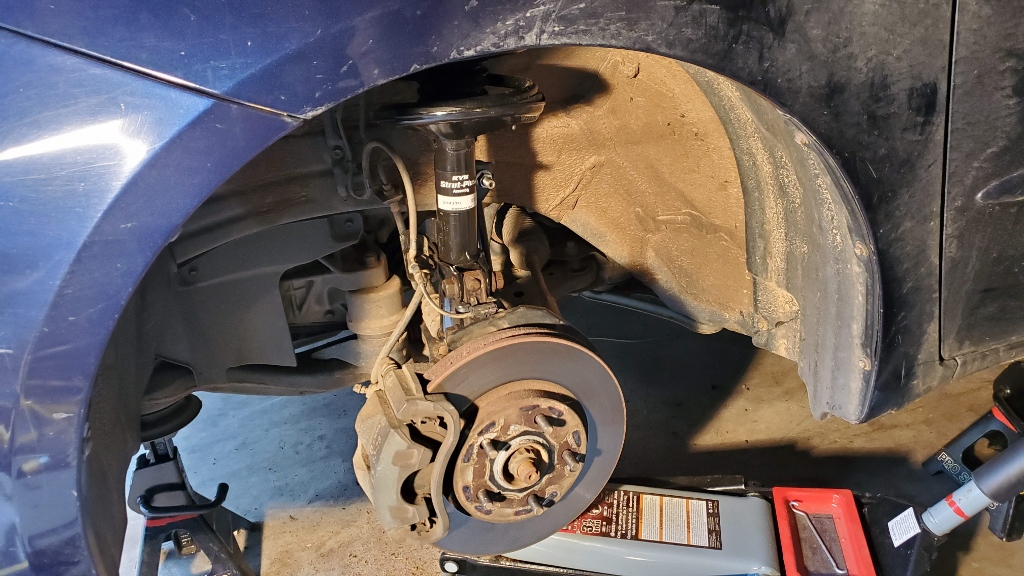 How to Replace the Struts on a Toyota Sienna – Practical Mechanic