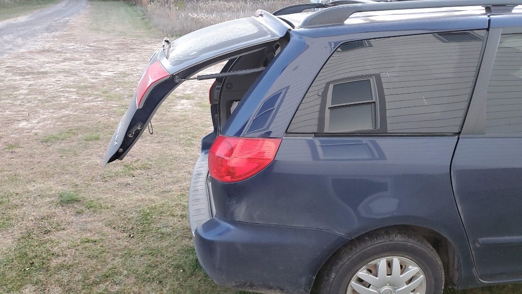 Easy Fix for Rear Hatch that Won’t Stay Open – Toyota Vehicles ...