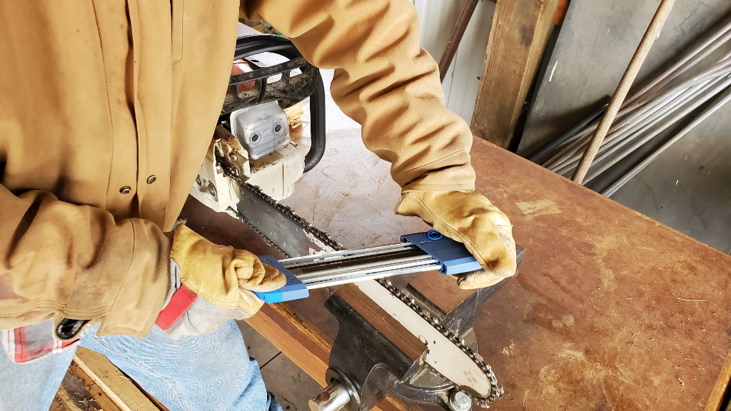 How to Sharpen a Chainsaw – Easiest and Most Accurate Method ...