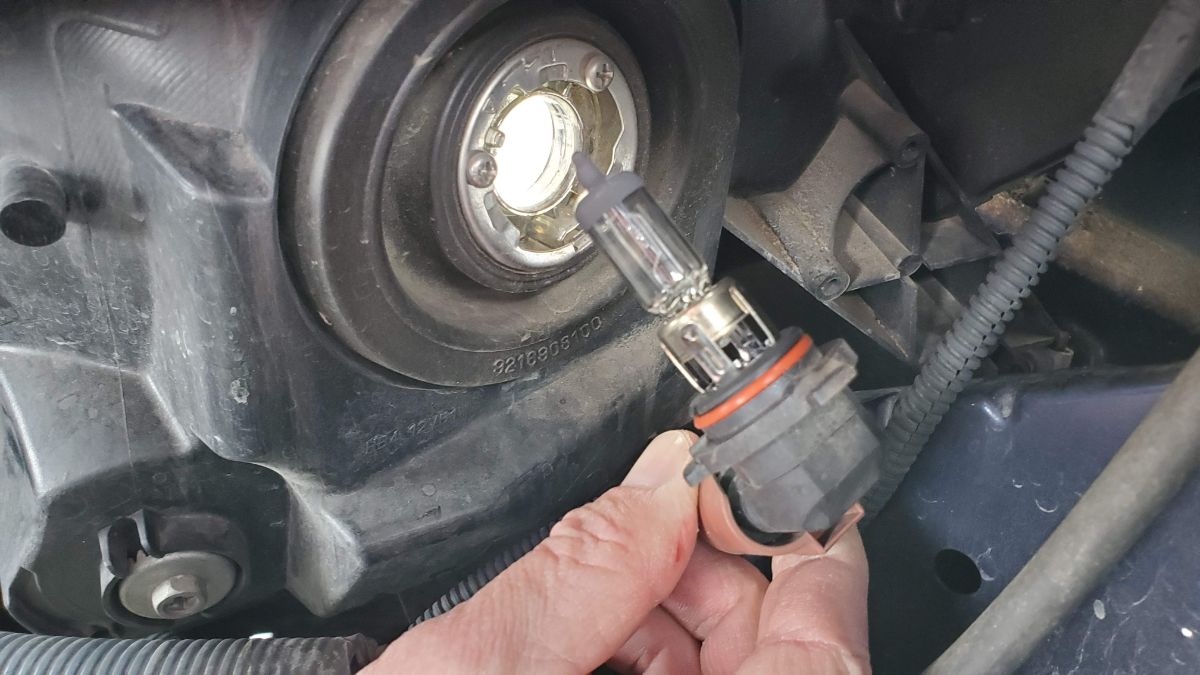 How to Make the Headlights Brighter on a Toyota Corolla – Practical ...