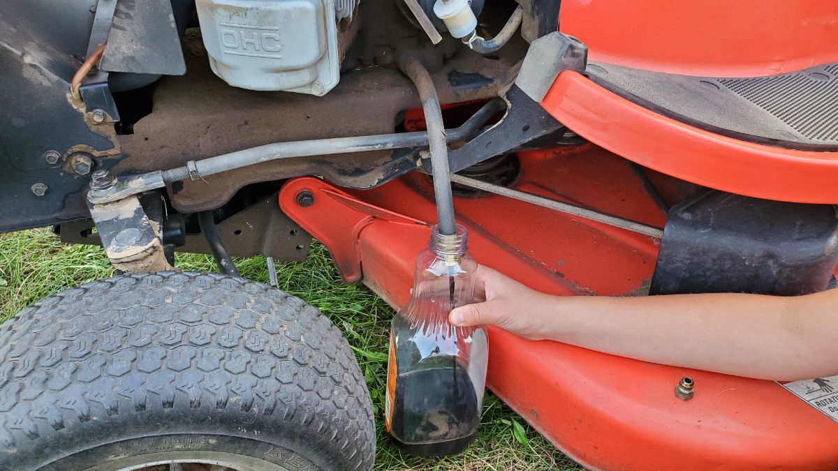 How to Change the Oil in a Simplicity Lawn Tractor (Oil Weight ...