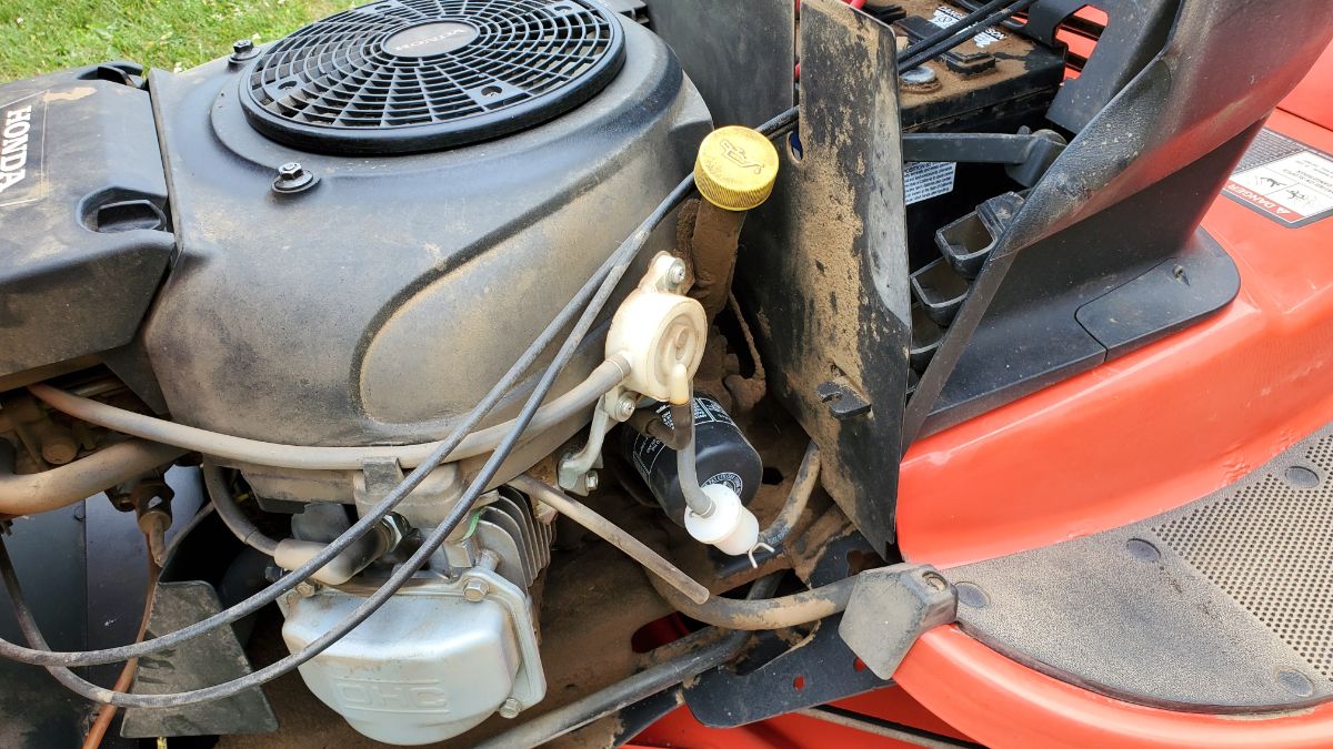How to Change the Oil in a Simplicity Lawn Tractor (Oil Weight ...